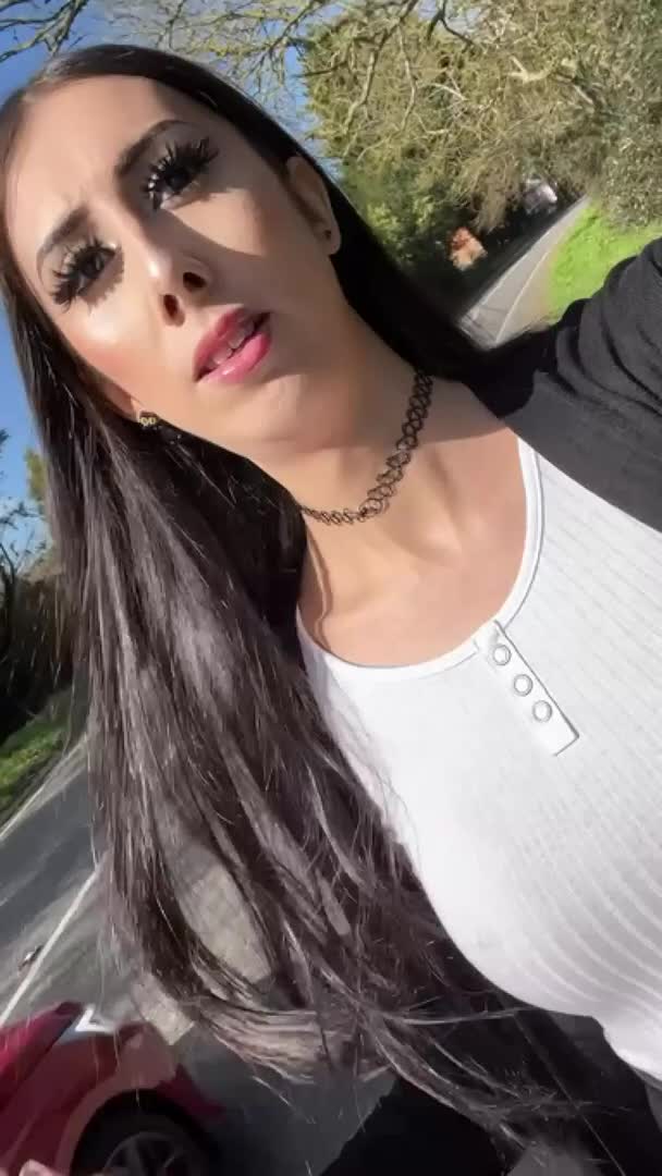 more flashing but this time with boobies | Scrolller