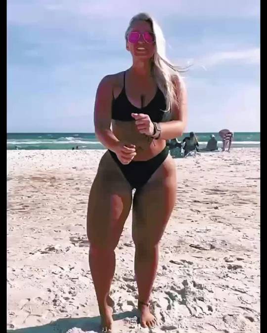 More of the hot thick-thigh blondie | Scrolller