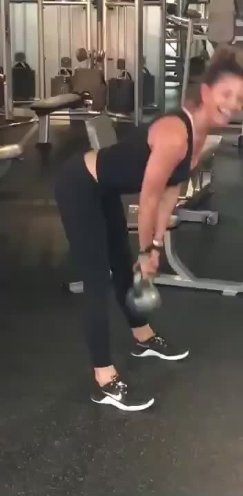 Morning workout done time for a shower and breeding | Scrolller