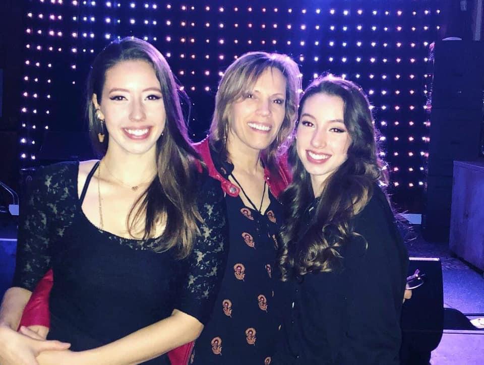 Mother And Daughters Scrolller