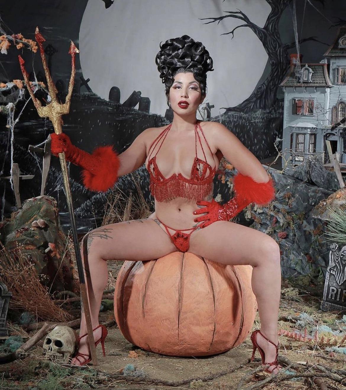 Mrs Danhausen | Scrolller