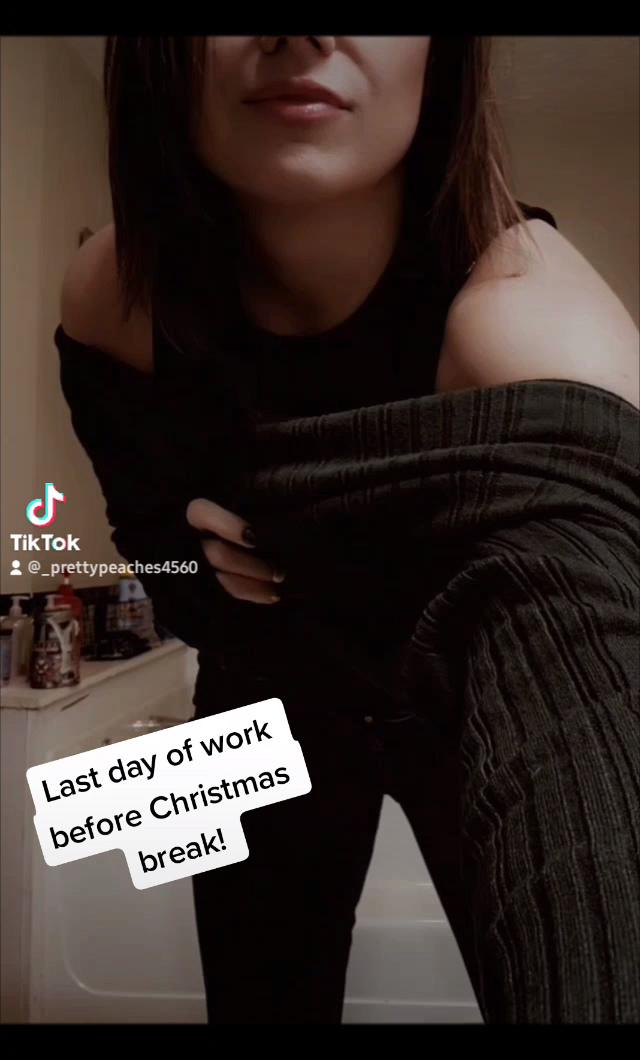 [Mrs] R is off duty | Scrolller