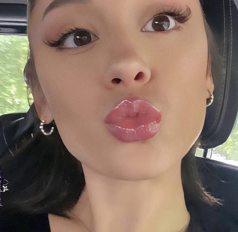 give mommy a kiss 💕 that's it, smooch your screen, silly 🤭 | Scrolller