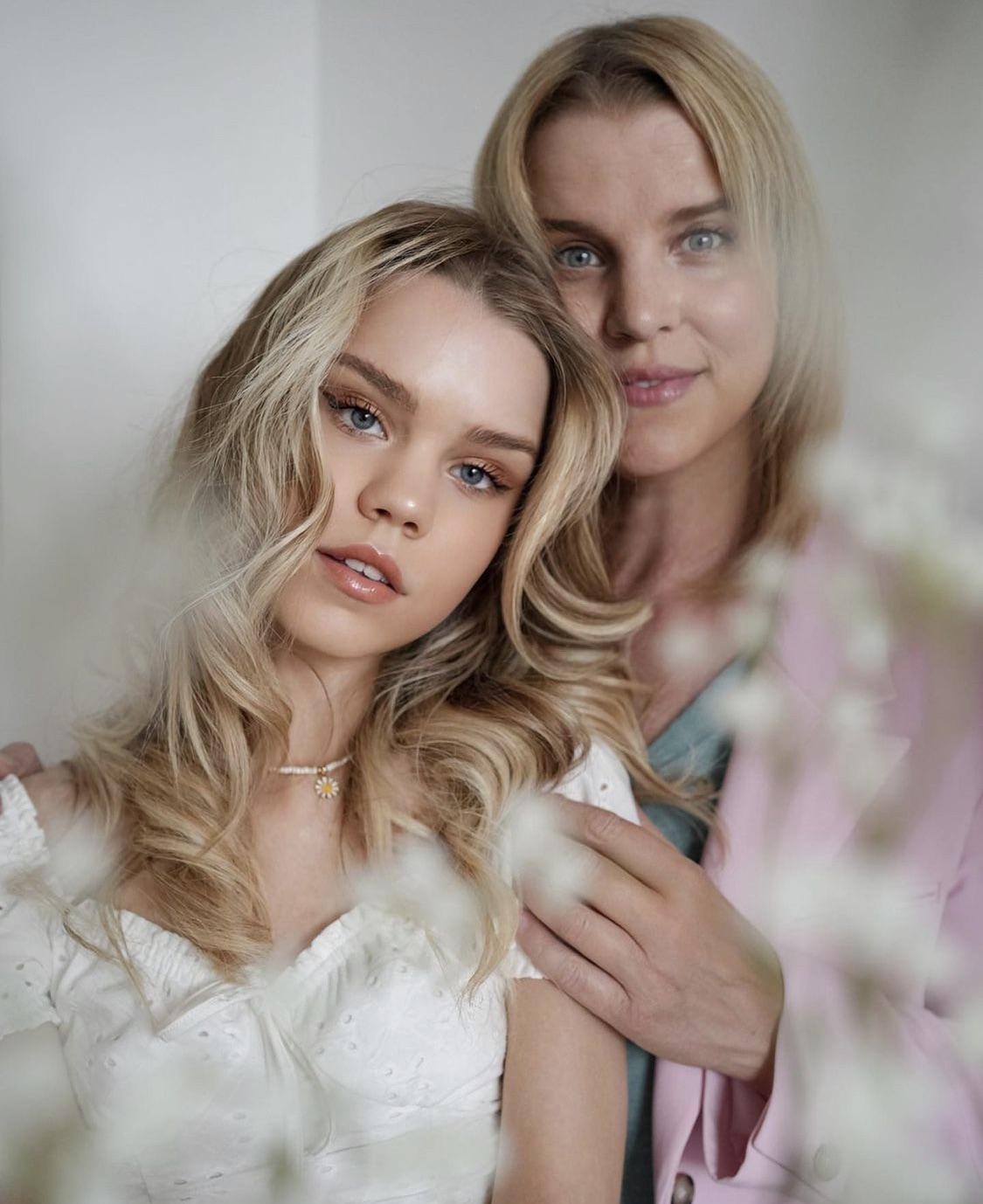 Mutter Tochter Dreier? | Scrolller