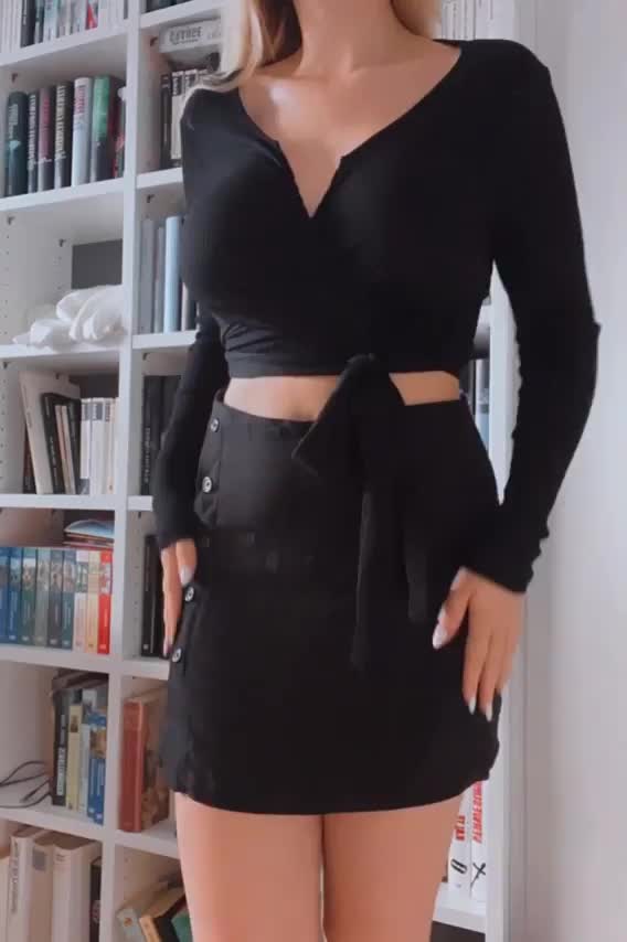 My application to become your assistant. Do I geht the job? | Scrolller