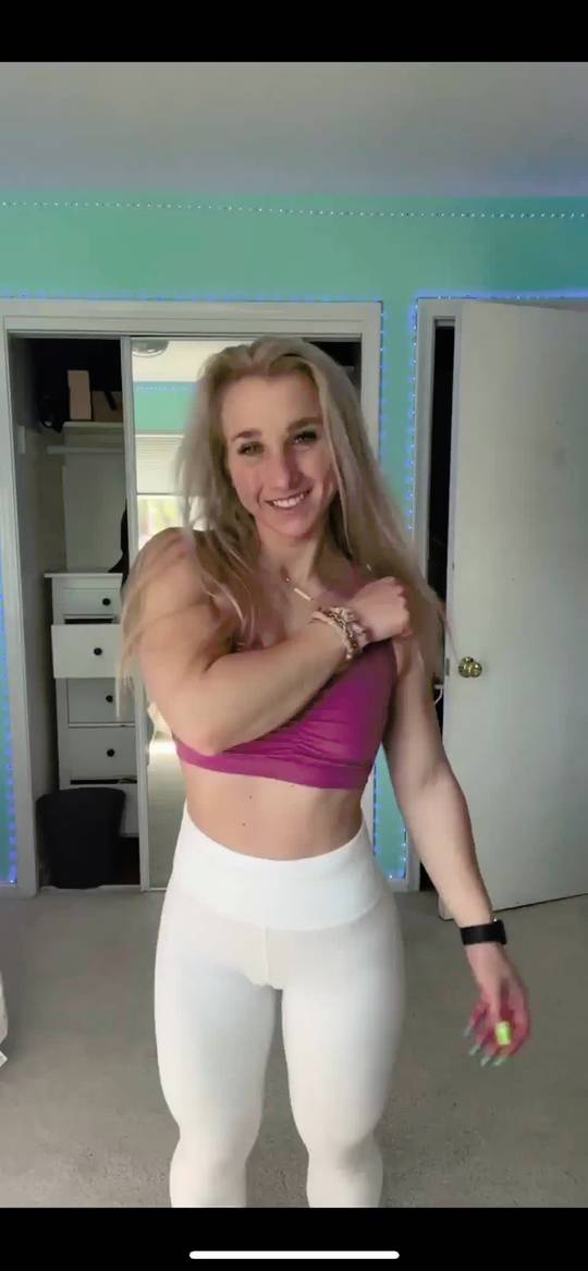 My body is too nice to stay covered up | Scrolller