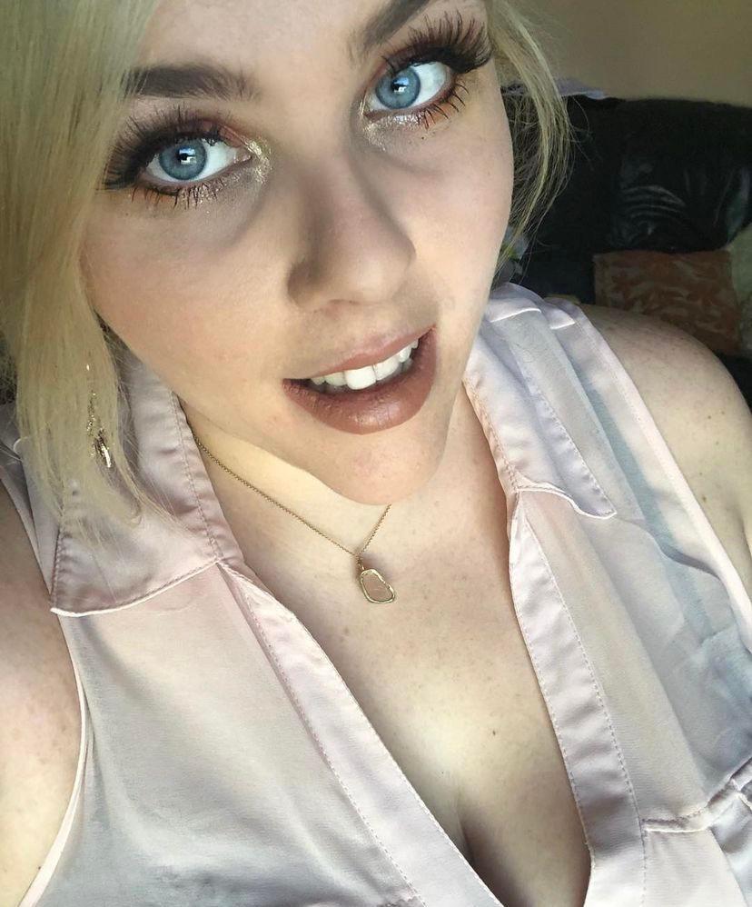 My eyes are my favourite feature 💙 | Scrolller