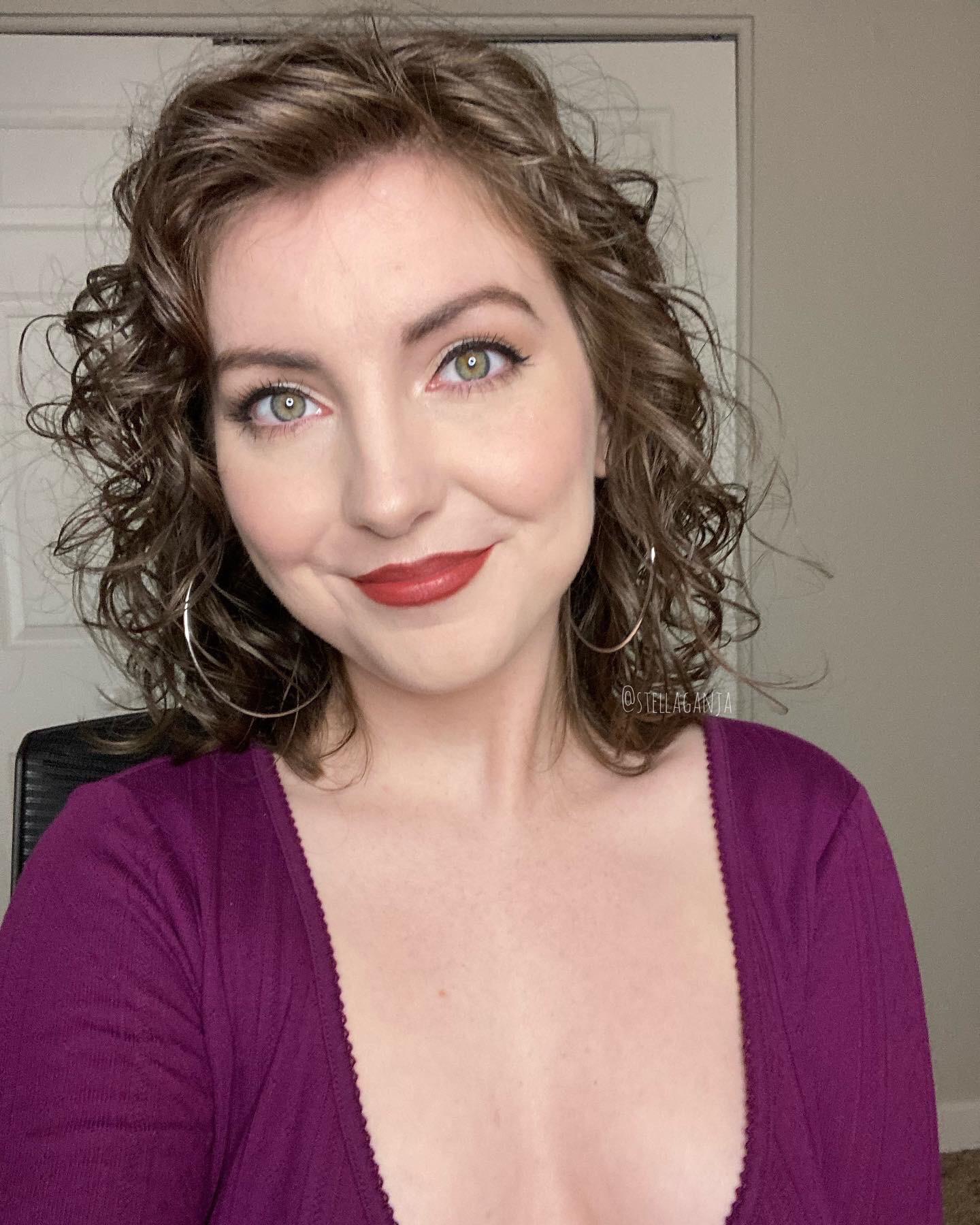 My favorite low-cut top 😻 | Scrolller