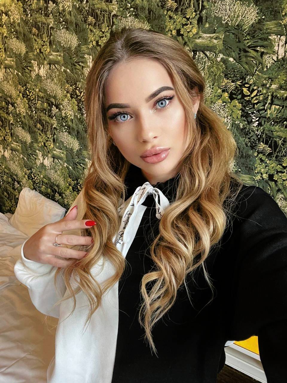 My hypnotic gaze | Scrolller