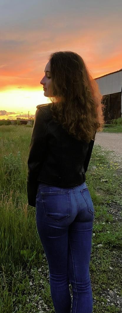 My lil sis 19 y/o | Scrolller