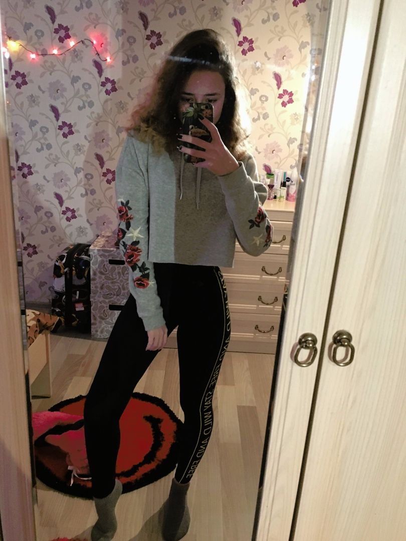 My lil sis 19 y/o | Scrolller