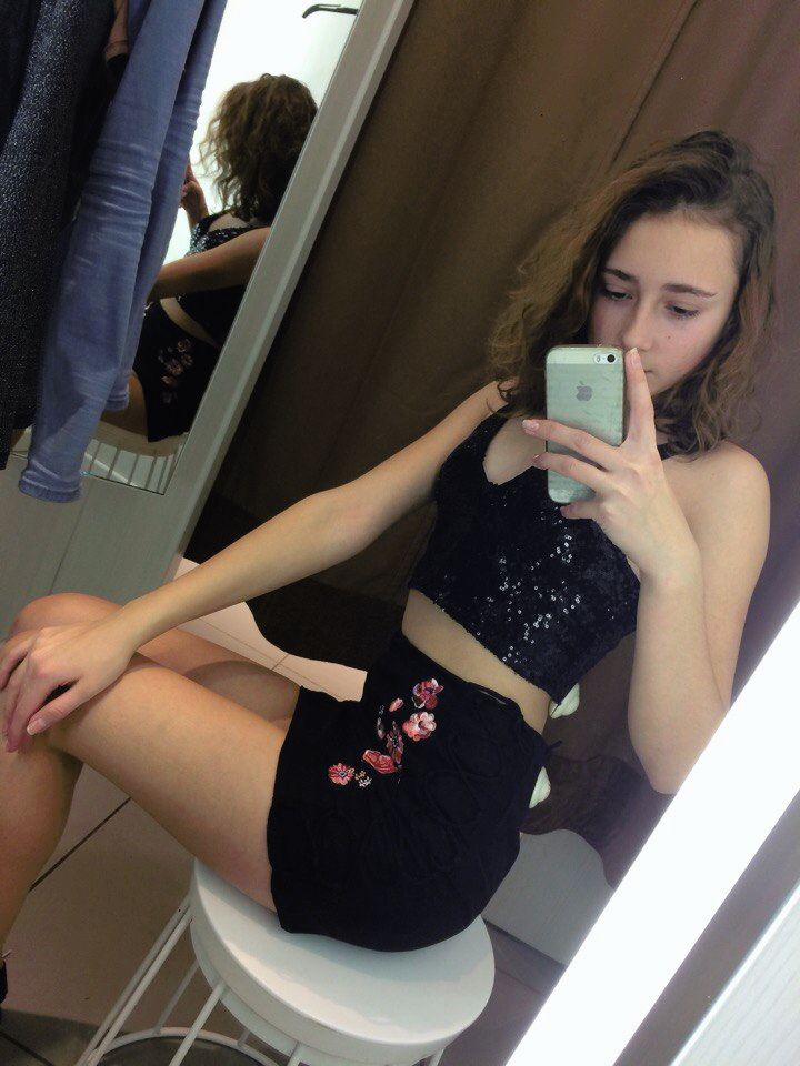 My lil sis 19 y/o | Scrolller