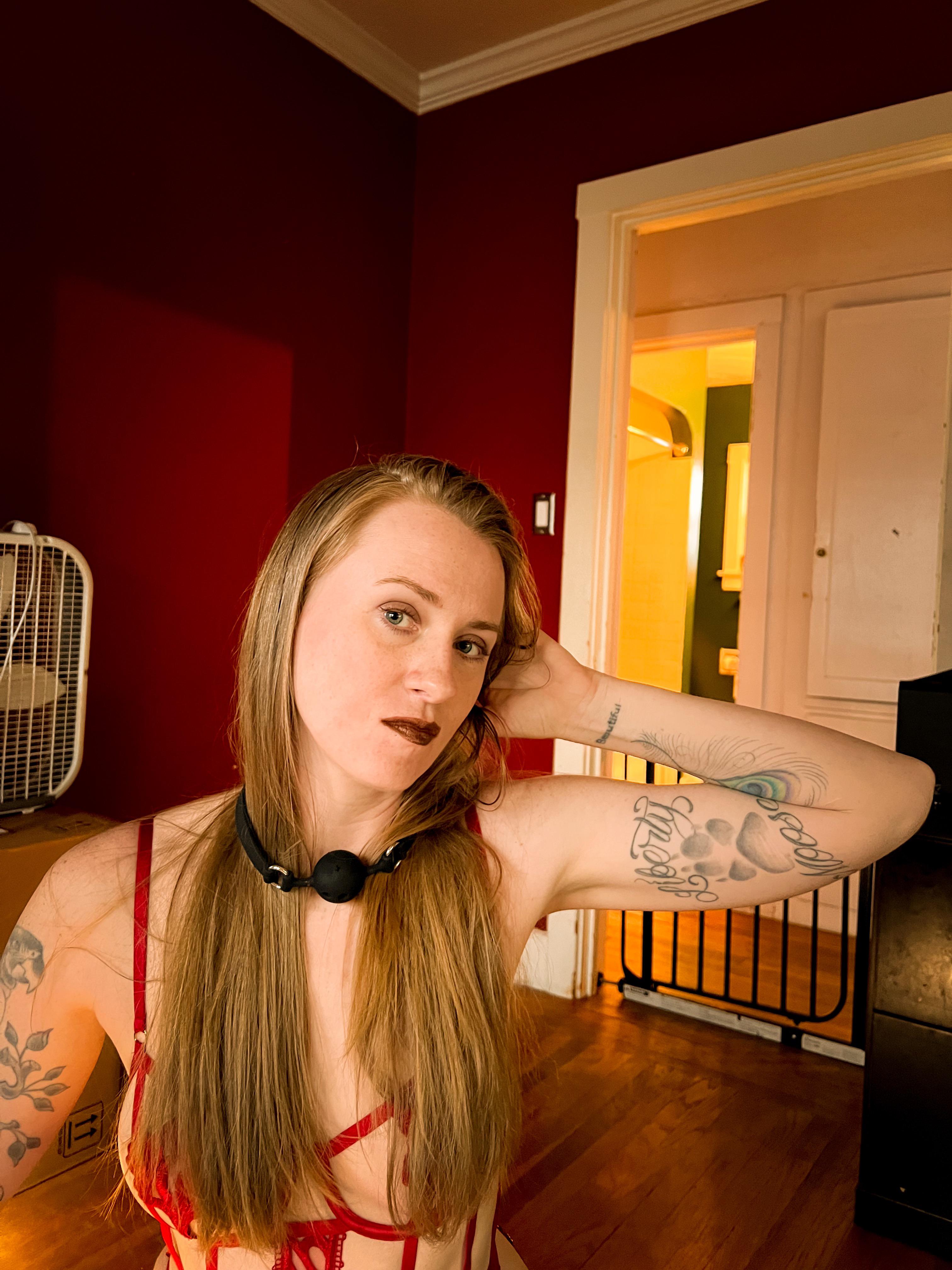 My necklace is new. You can try it on. | Scrolller