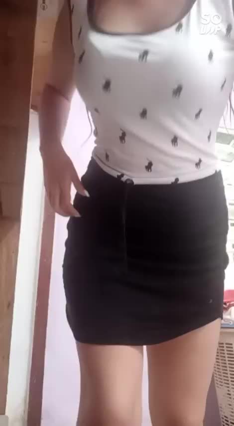 My pussy is freshly waxed 🎀 | Scrolller