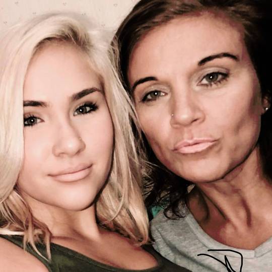 My Wife And Daughter Scrolller