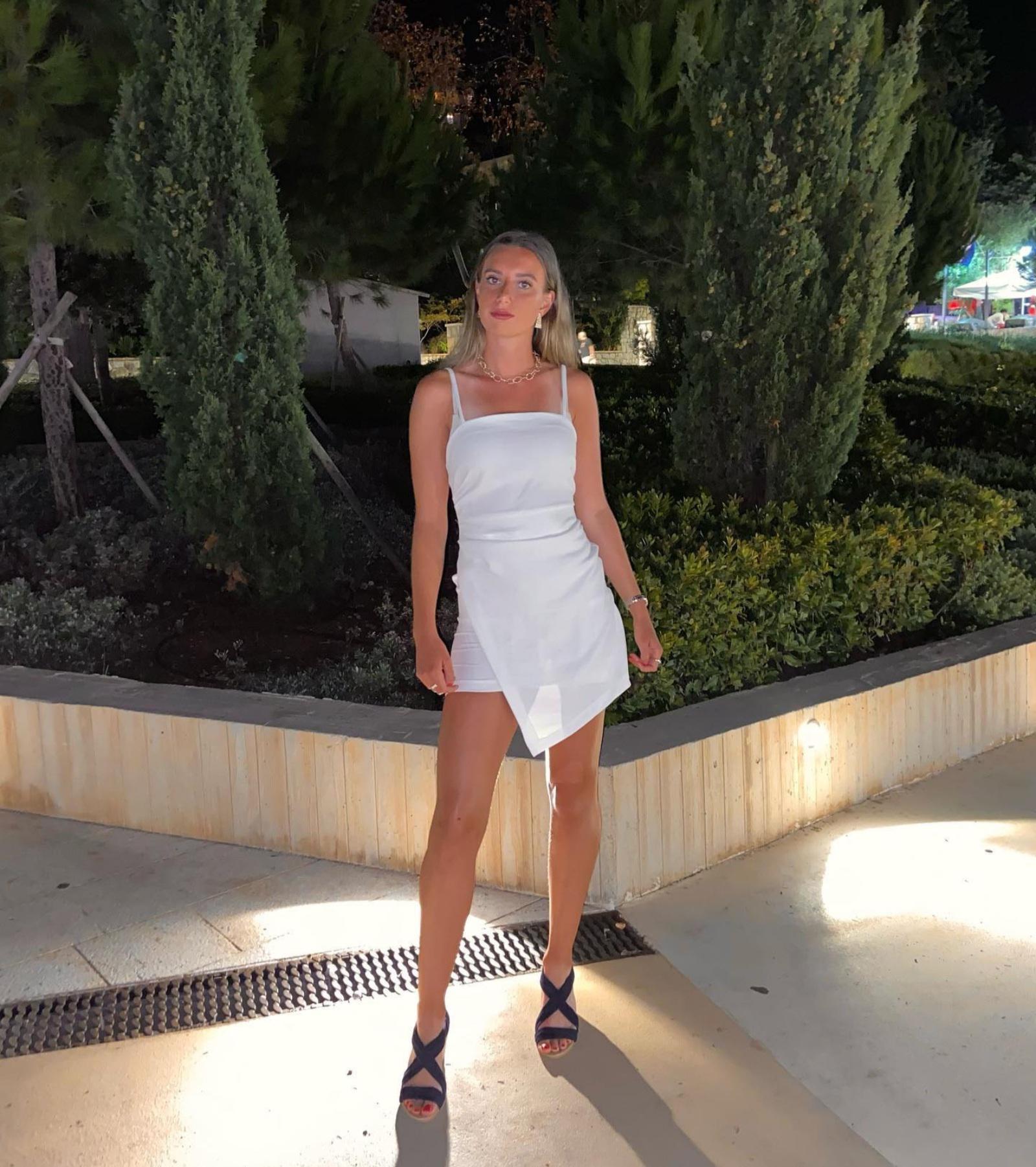 My younger sister 20y/o | Scrolller