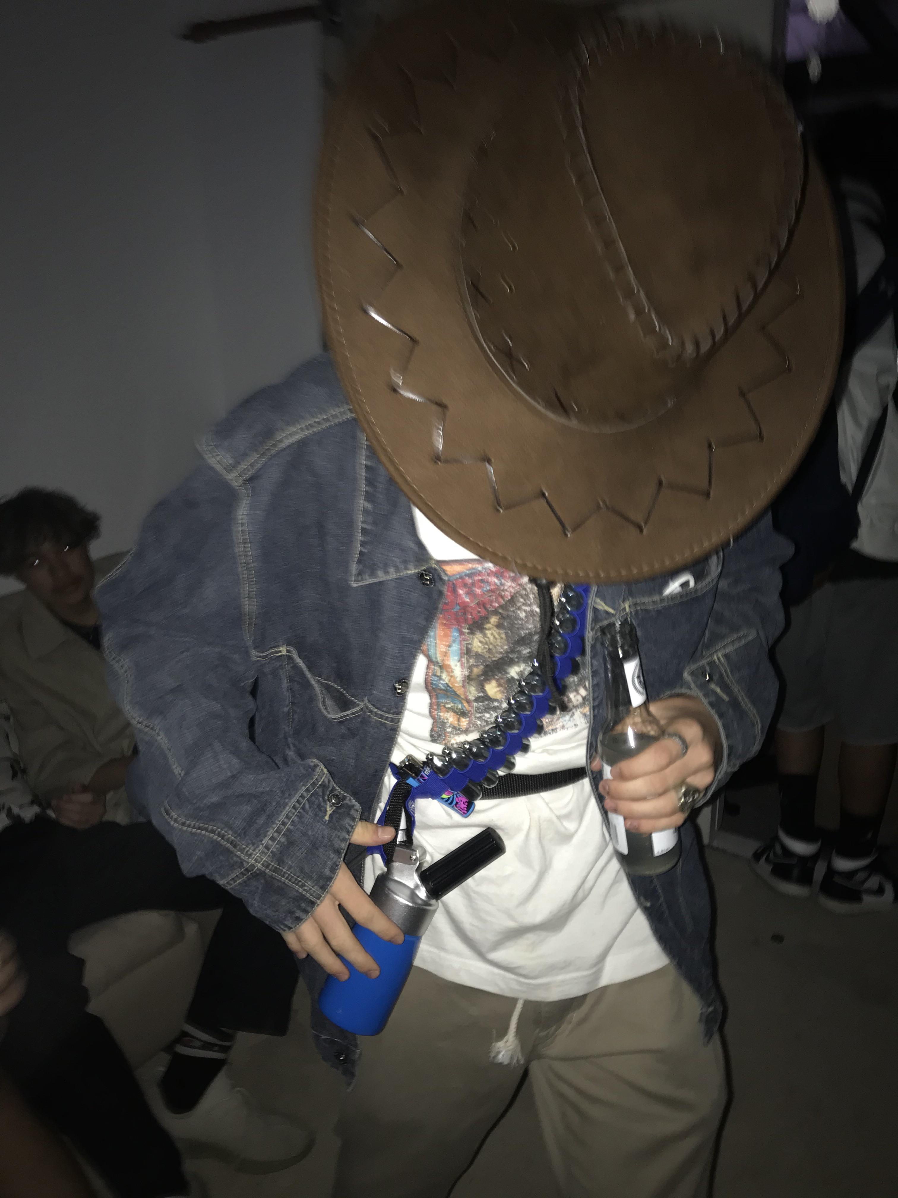 Nang Slinger | Scrolller