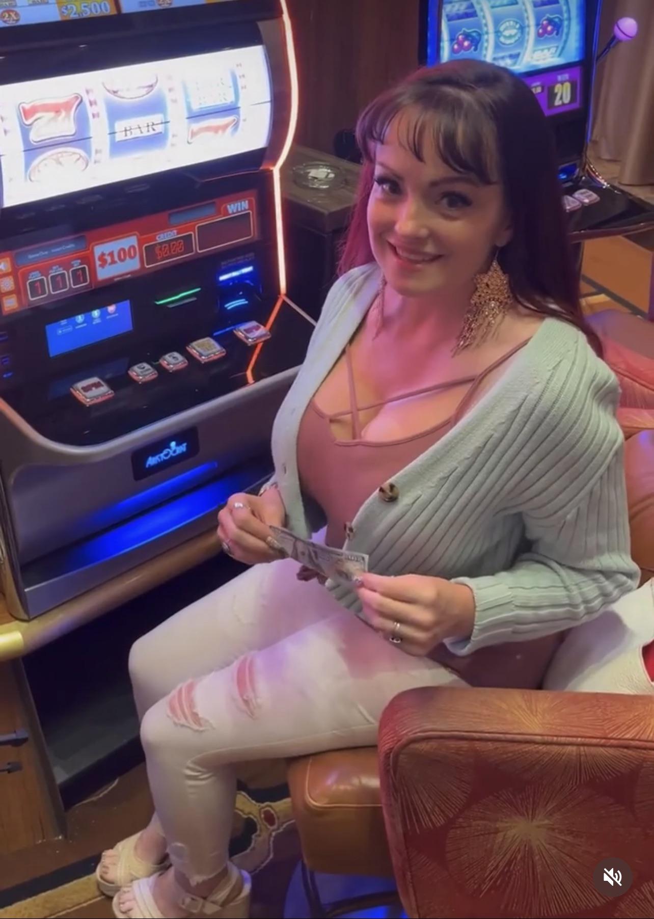 Natalie Scott (@slothopperchic) | Scrolller