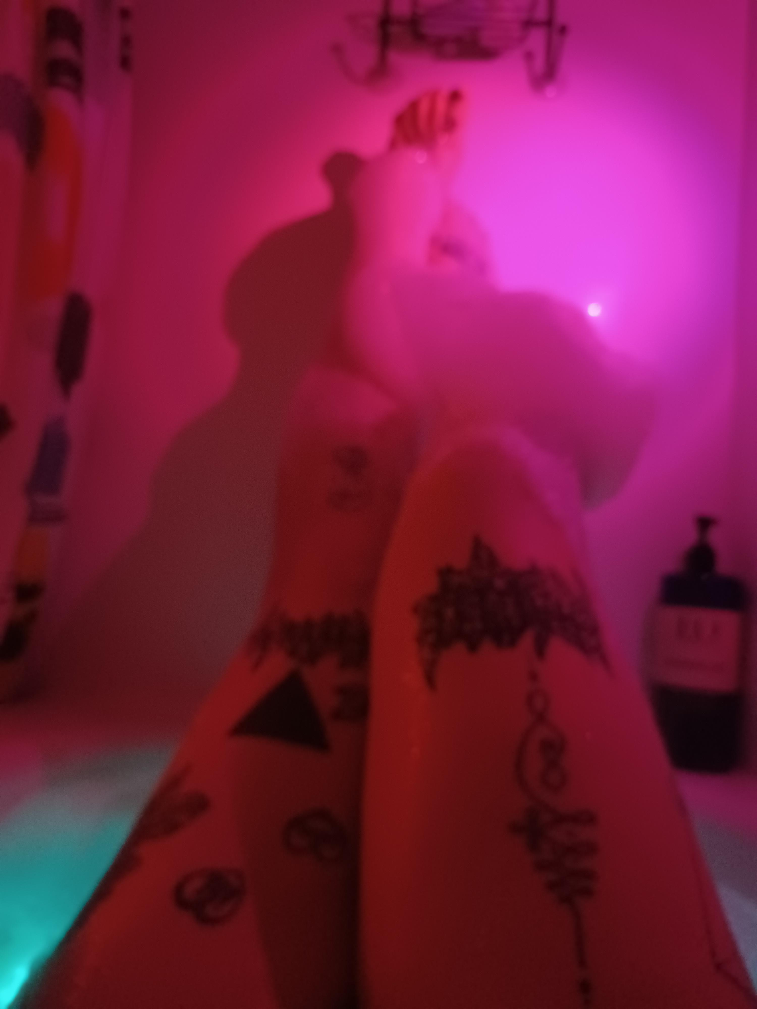 neon mood | Scrolller