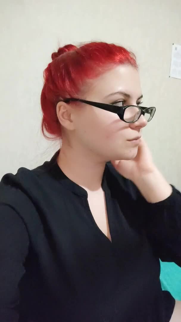 Nerdy redhead showing big boobs | Scrolller
