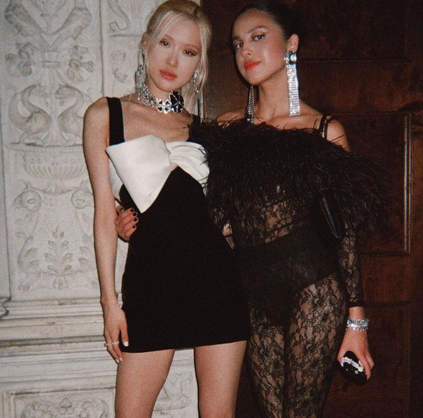 New look at her iconic Met Gala outfit | Scrolller