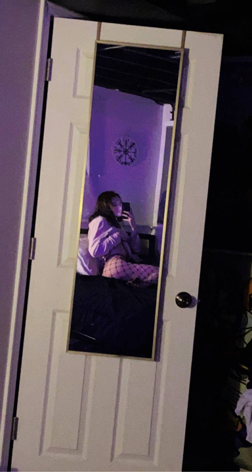 New mirror means new lewds | Scrolller