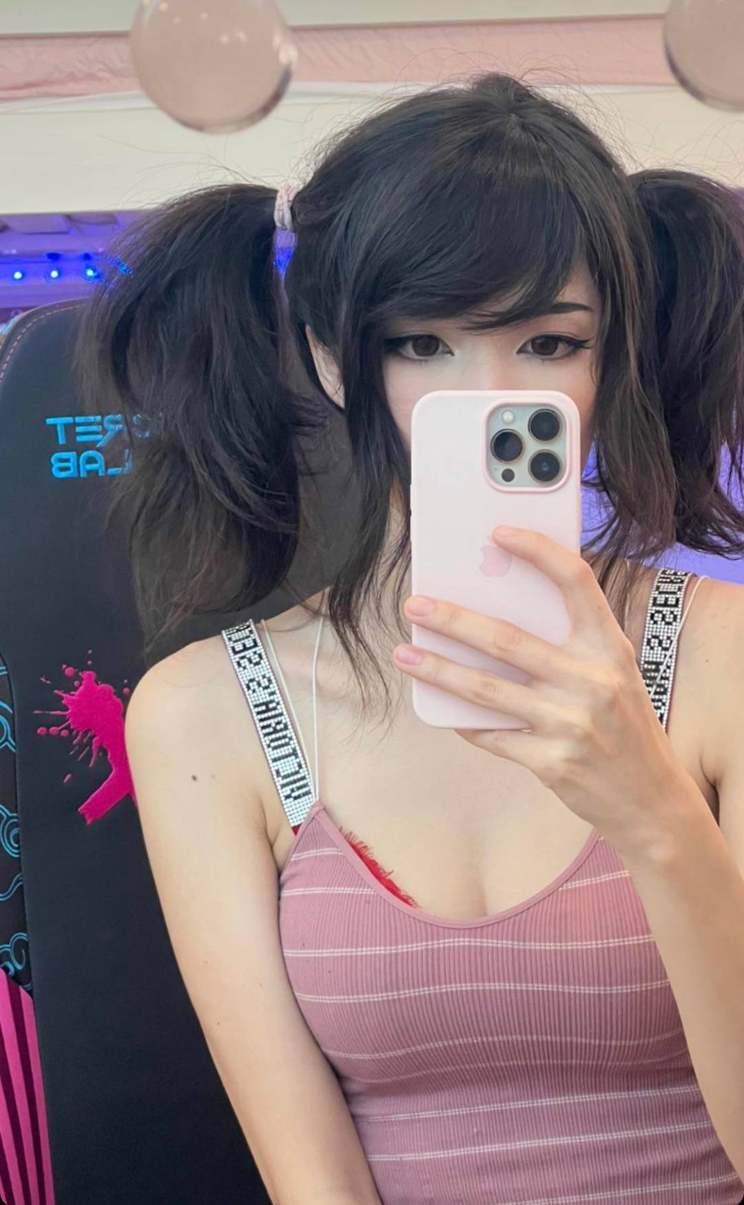 New Selfie in tight top | Scrolller