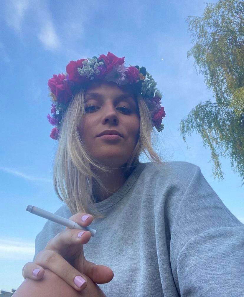 Do you like watching me smoke? | Scrolller