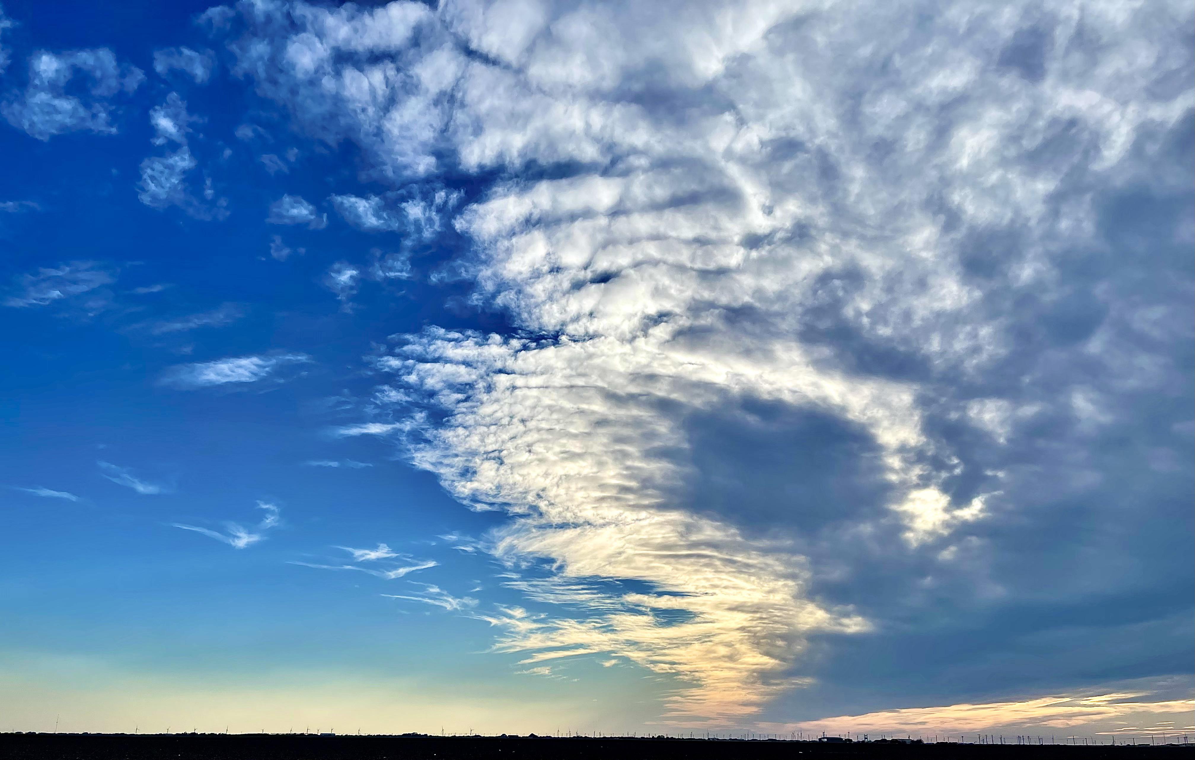 Nice cloud pic I snapped while out riding my bike. | Scrolller