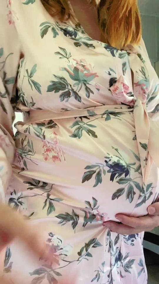 Nice silky robe to rub against my soft tummy. ️ | Scrolller