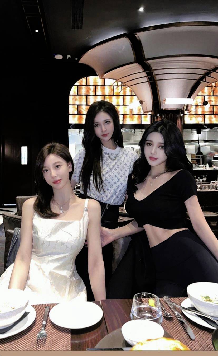 Night out for dinner | Scrolller