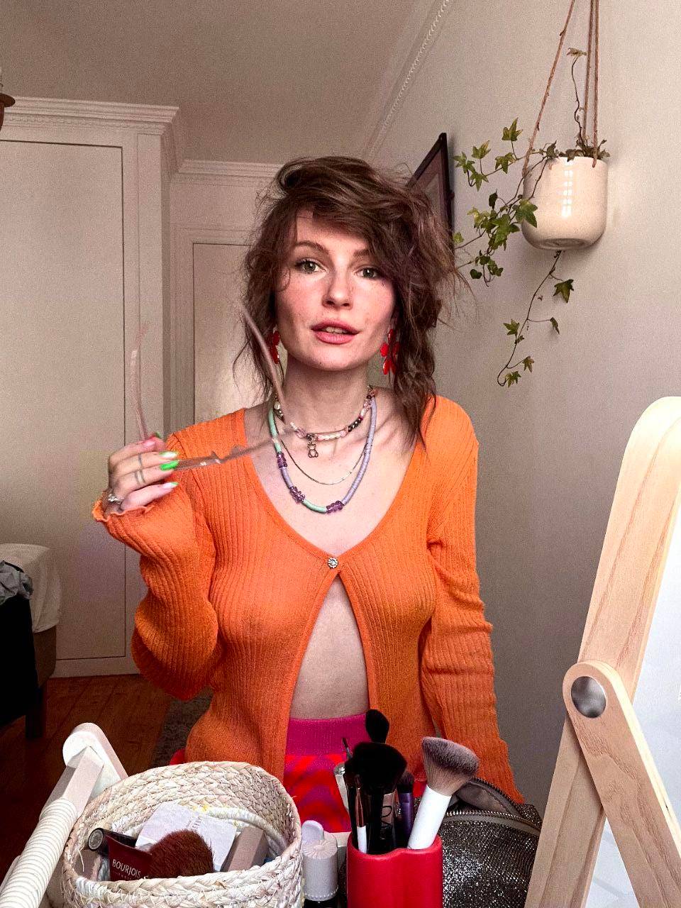 no bra is really feels hot | Scrolller