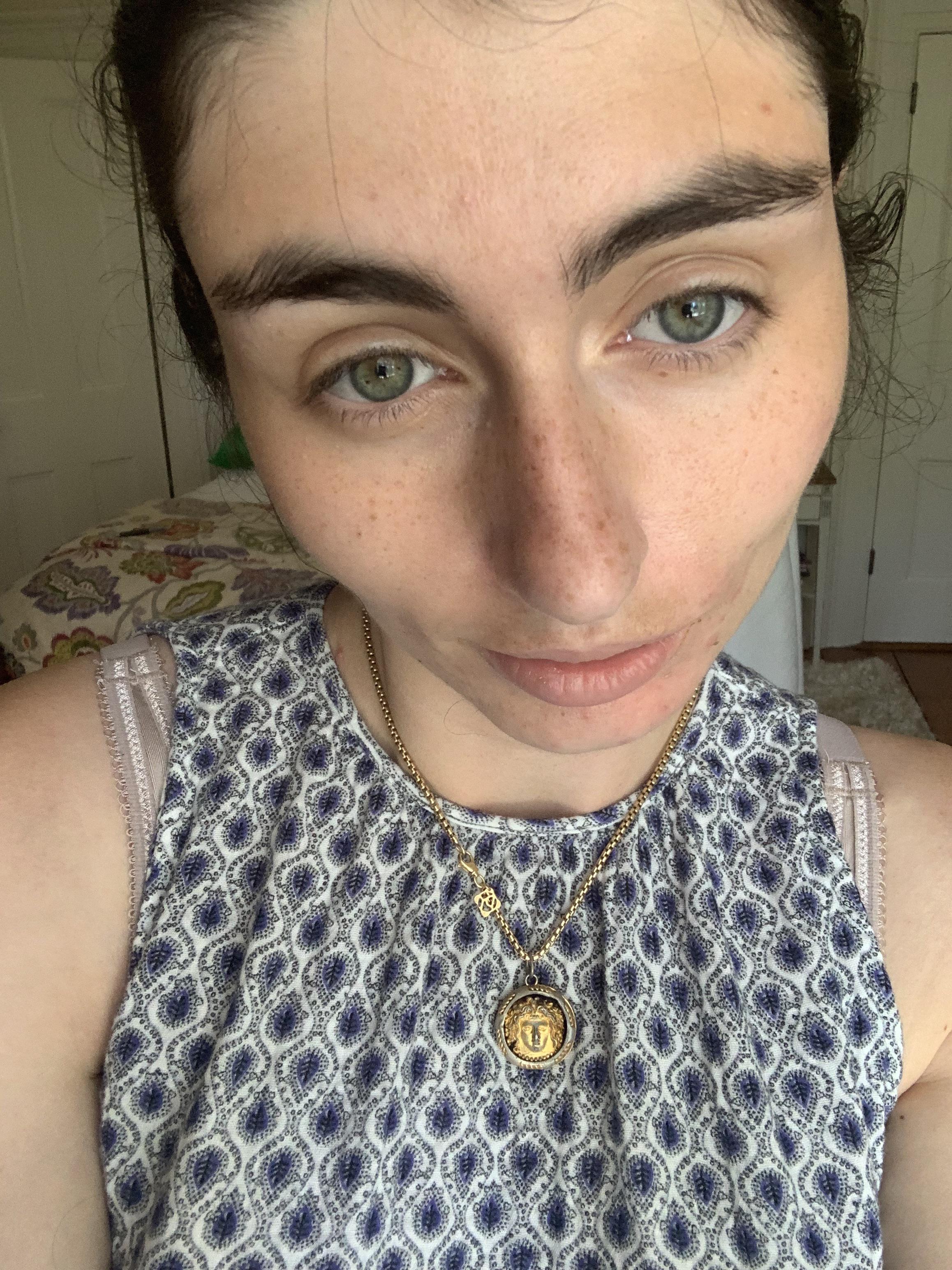 No makeup good morning! (23F) | Scrolller