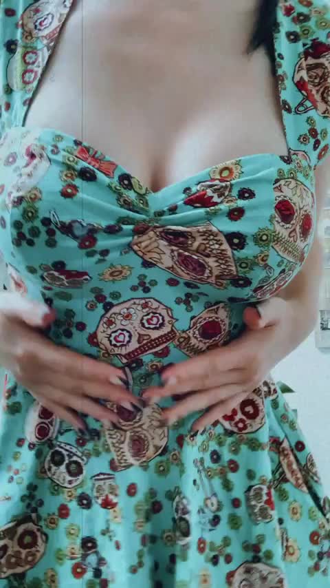 No need for underwear under the sundress… agree? | Scrolller