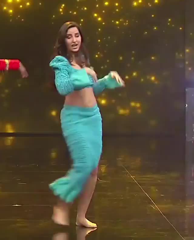 Nora Fatehi - Ass jiggle 😍😍 | Scrolller