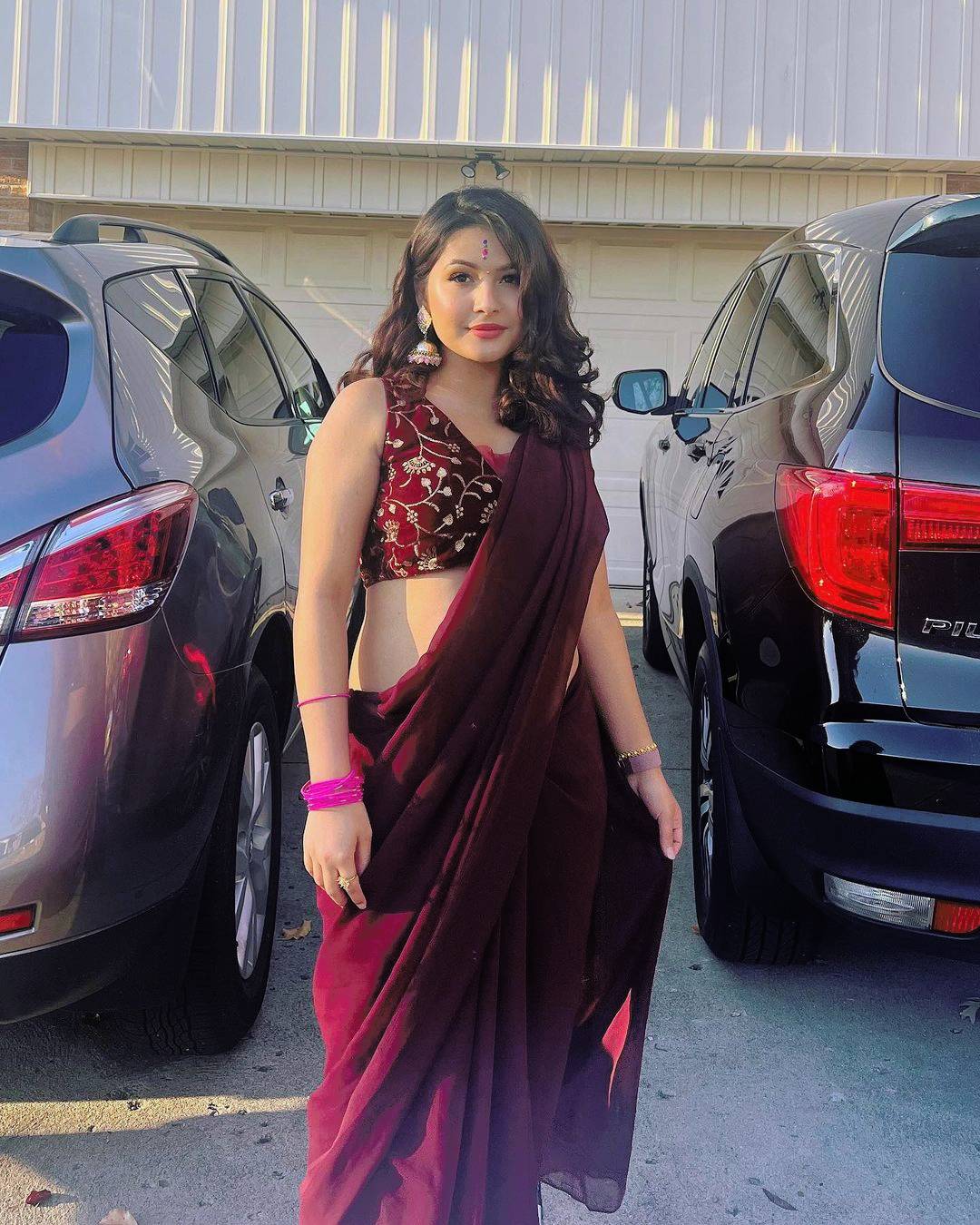 American Nepali Beauty In Saree Scrolller