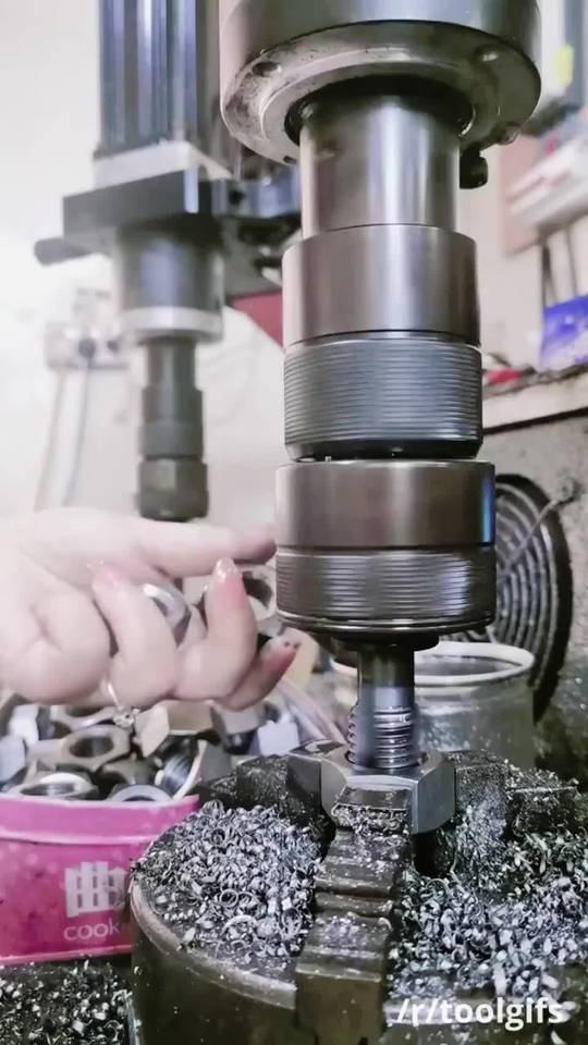 Nut threading | Scrolller