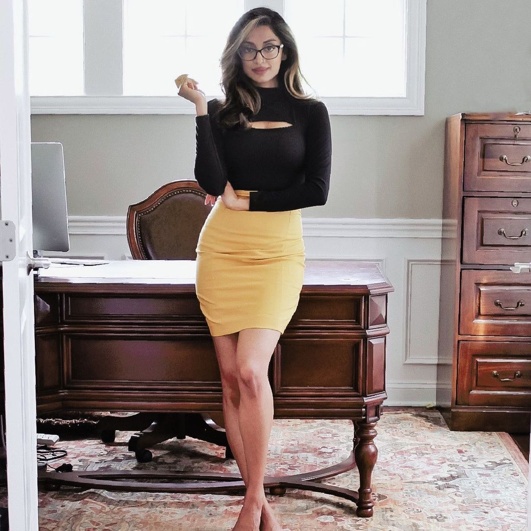 Office Look | Scrolller