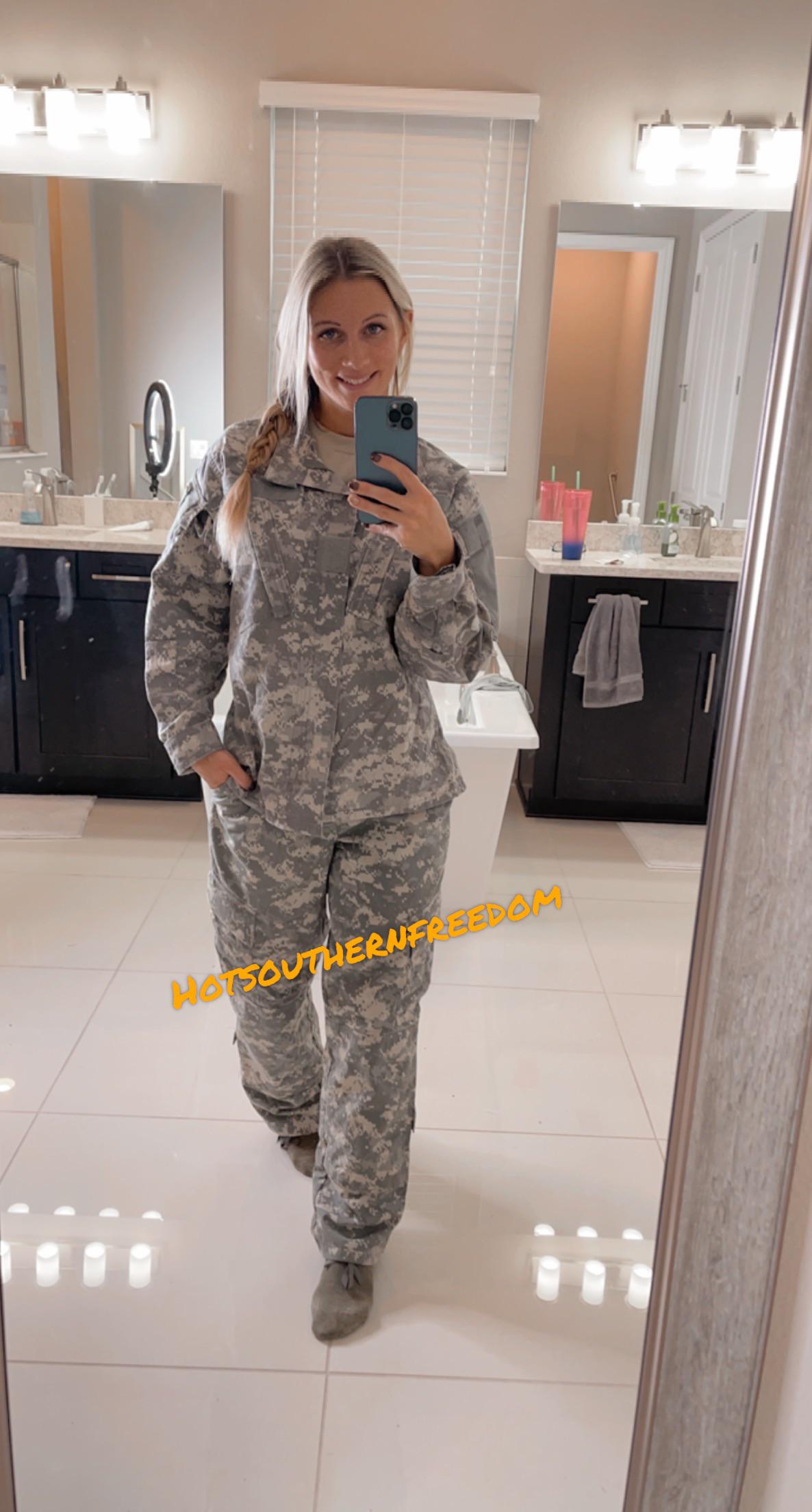 Older mom am I still worth undressing? | Scrolller