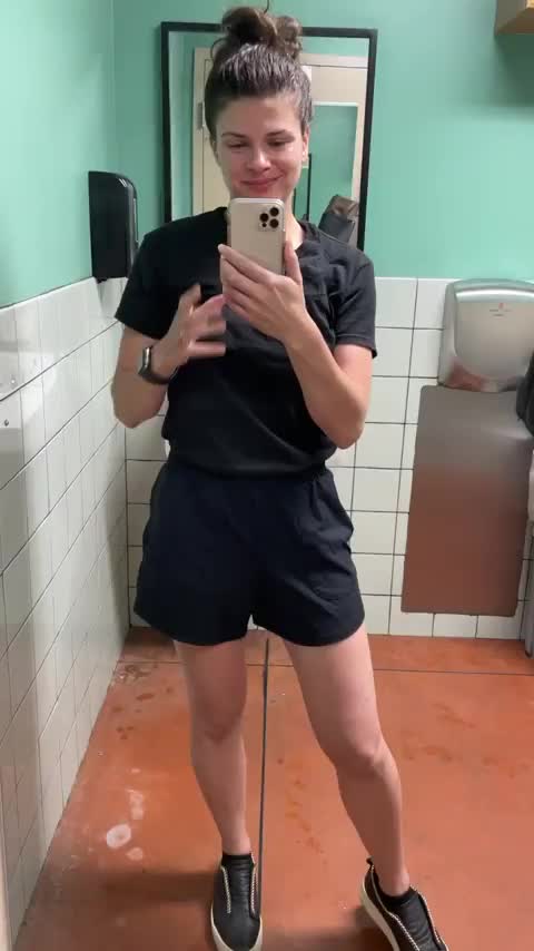 On/off: Sunburn Edition | Scrolller