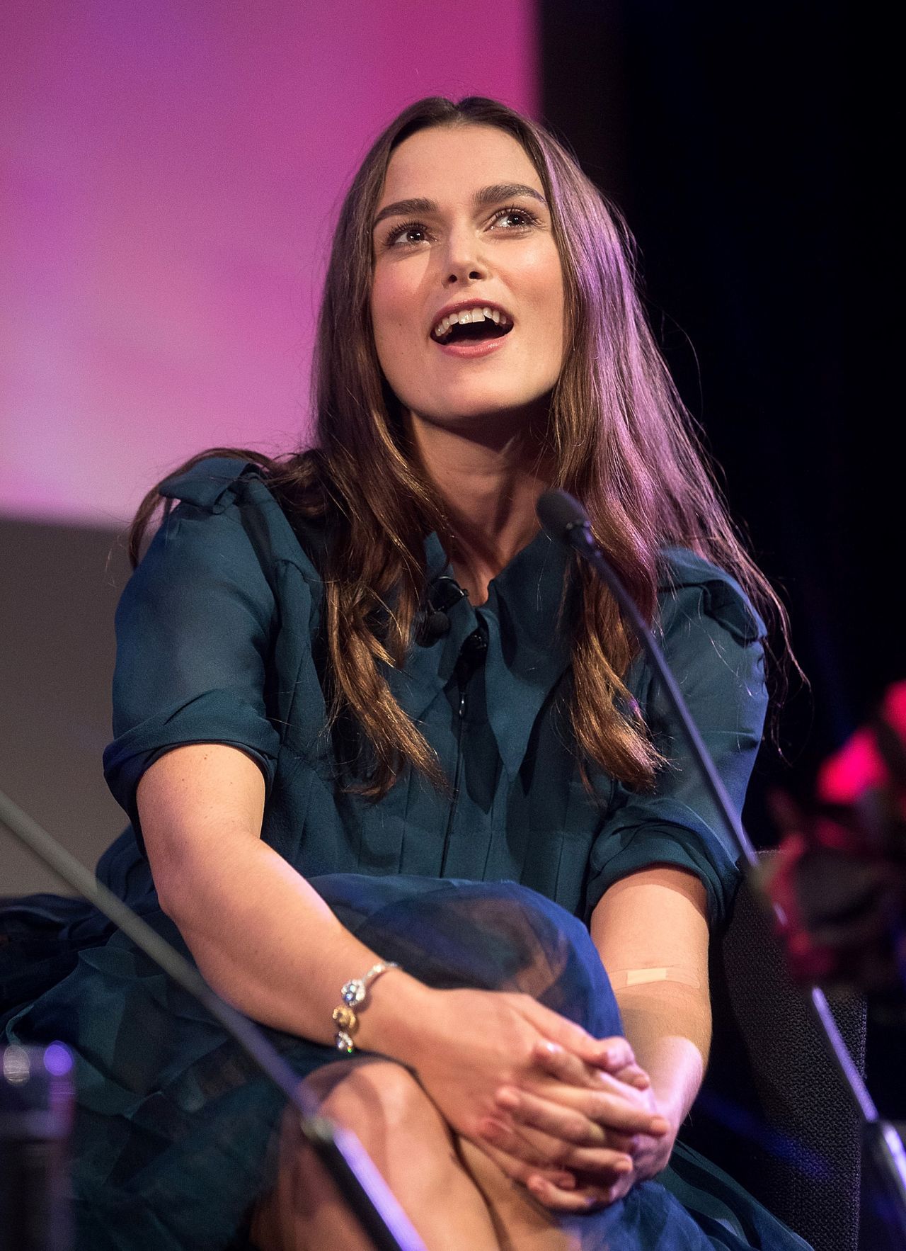 On stage | Scrolller