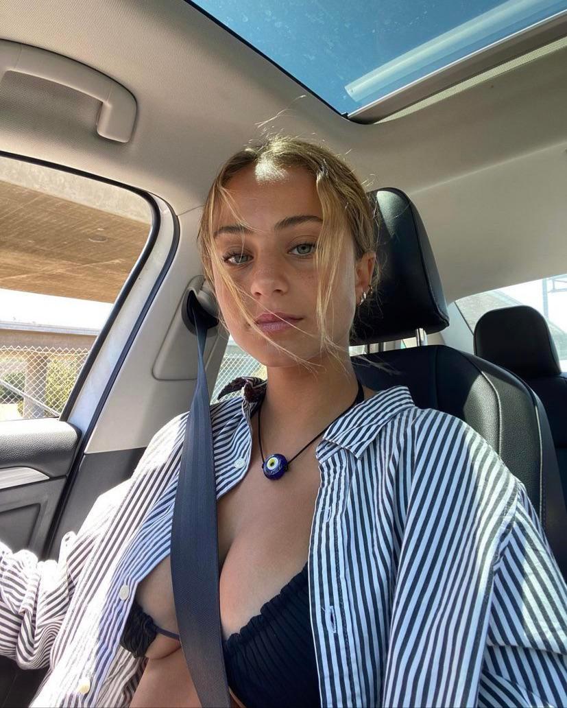 On the way to the beach | Scrolller