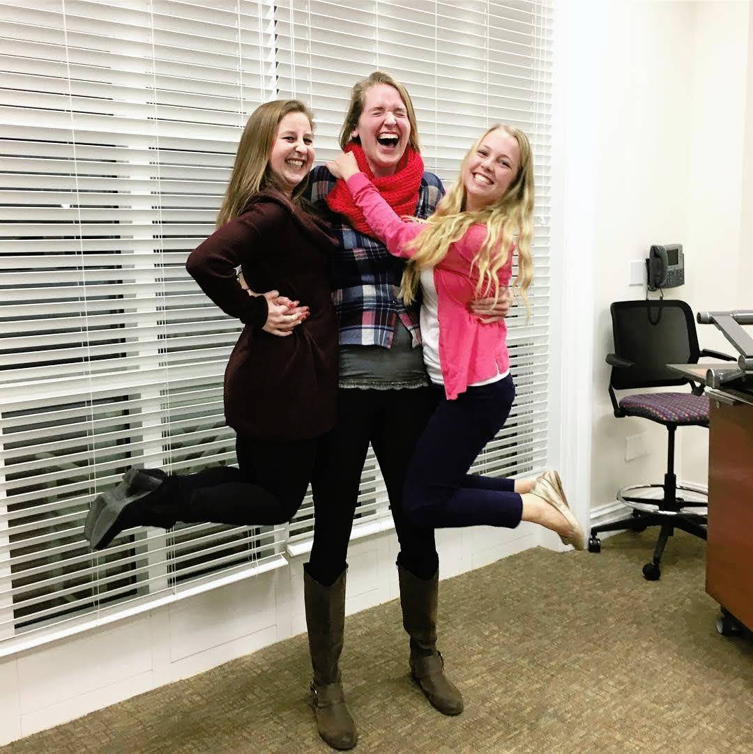 One lifts two. Rather easy for a giant | Scrolller