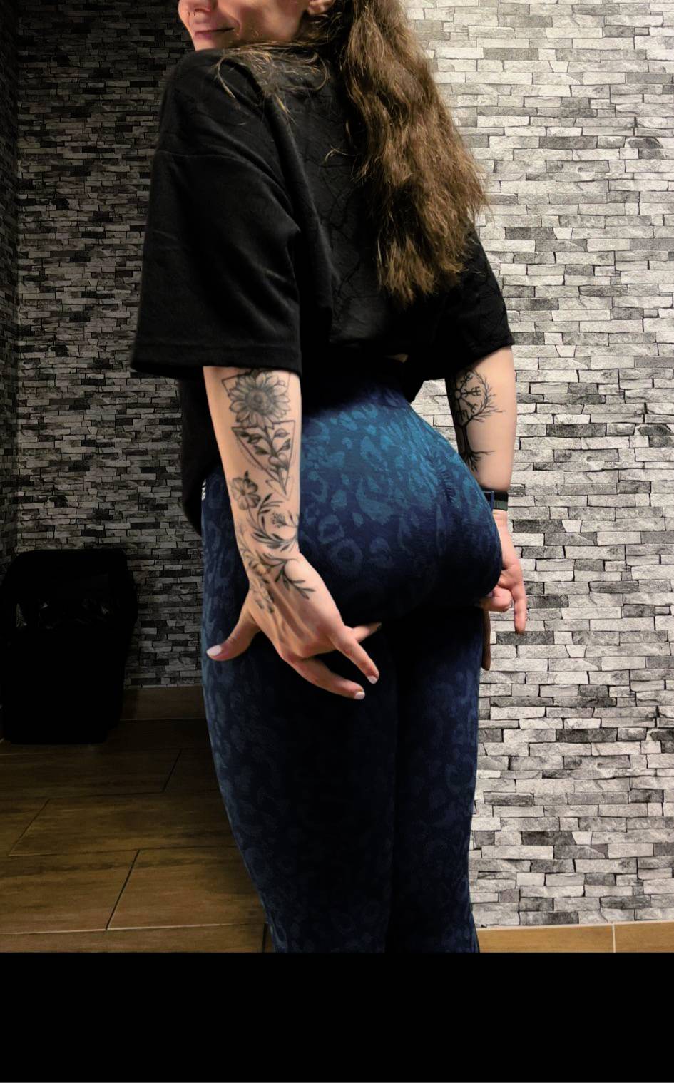 OnlyFans below 😈😘 | Scrolller