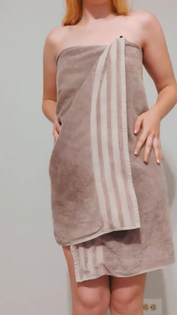 oops my towel fell off 💦🚿 | Scrolller