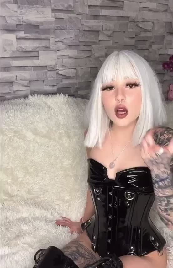 Open wide for daddy | Scrolller