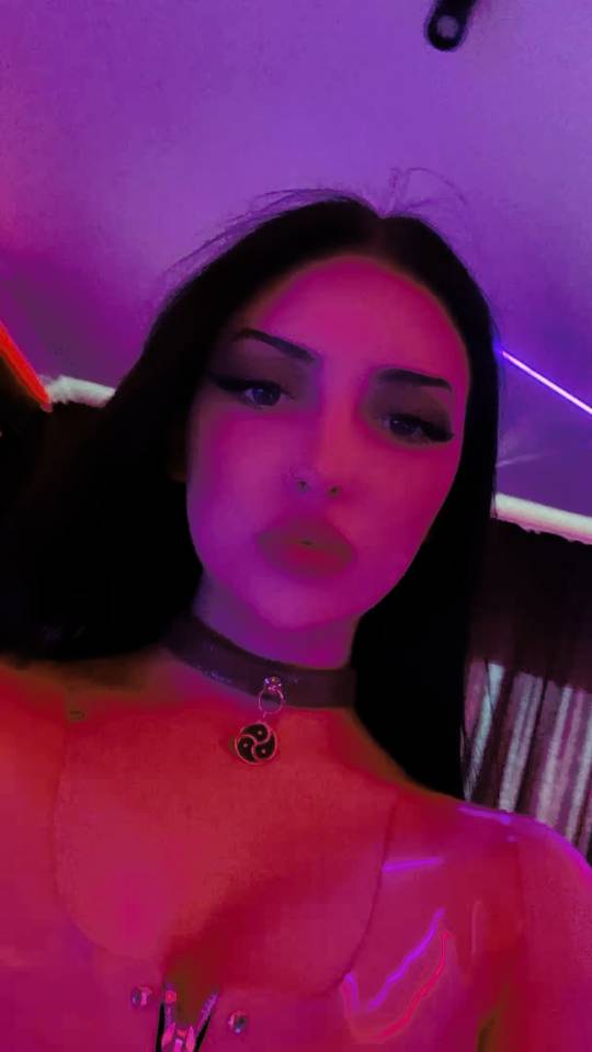 Open your mouth | Scrolller