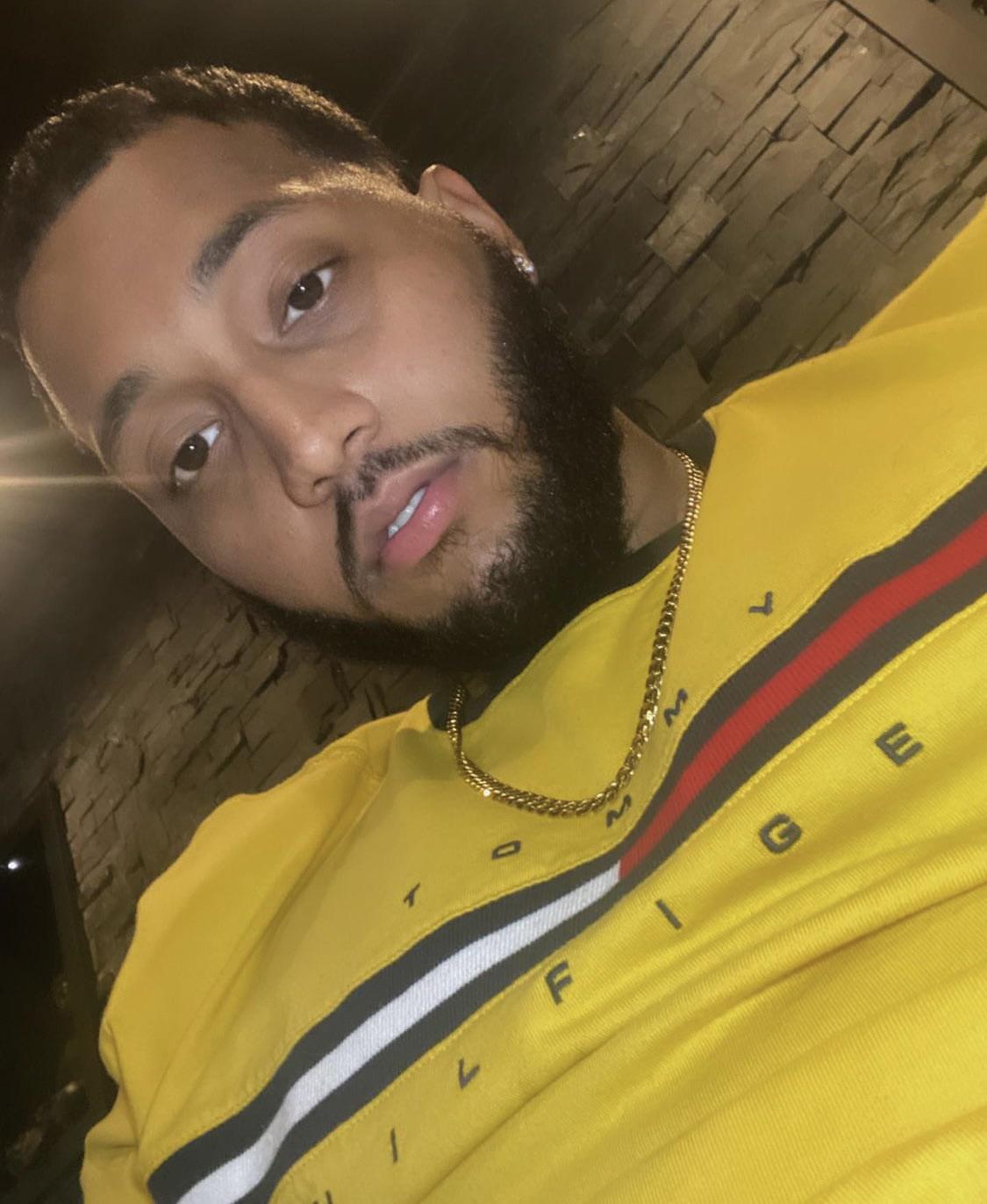 Out for a meal m25 | Scrolller