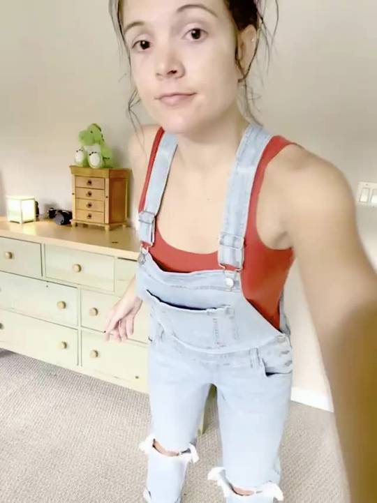 Outfit for the day! And how to remove it 😏 | Scrolller