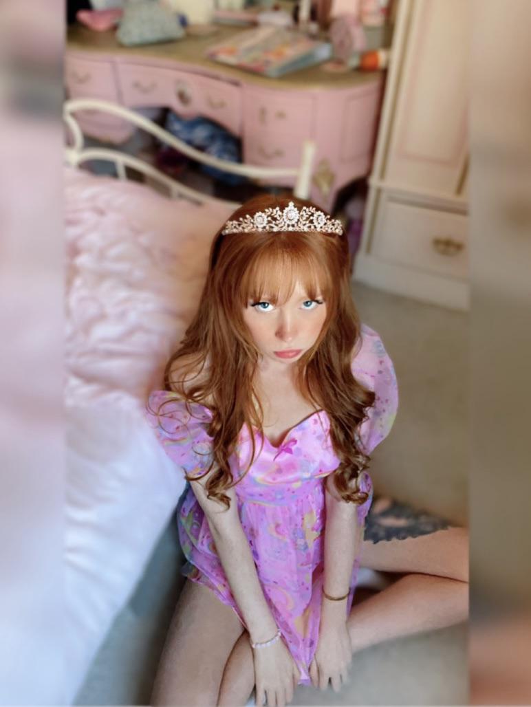 Padded + pouty pwincess ☹️👸 | Scrolller